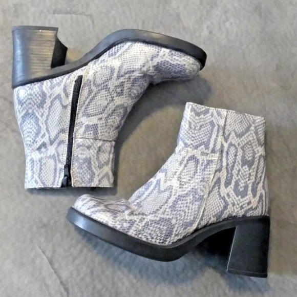 Steve Madden | Shoes | Womens Vintage Chunky Y2k Steve Madden Snake ...